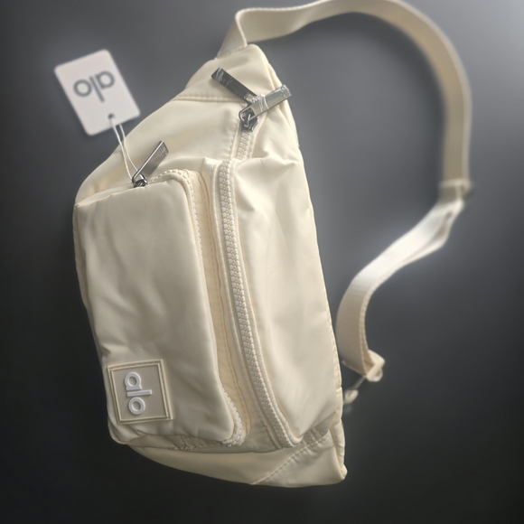 ALO Yoga | Bags | Alo Yoga Explorer Funny Pack | Poshmark